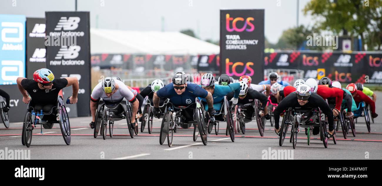 London, UK. 02nd Oct, 2022. Daniel Romanchuk 2nd (W147), David Weir 3rd ...