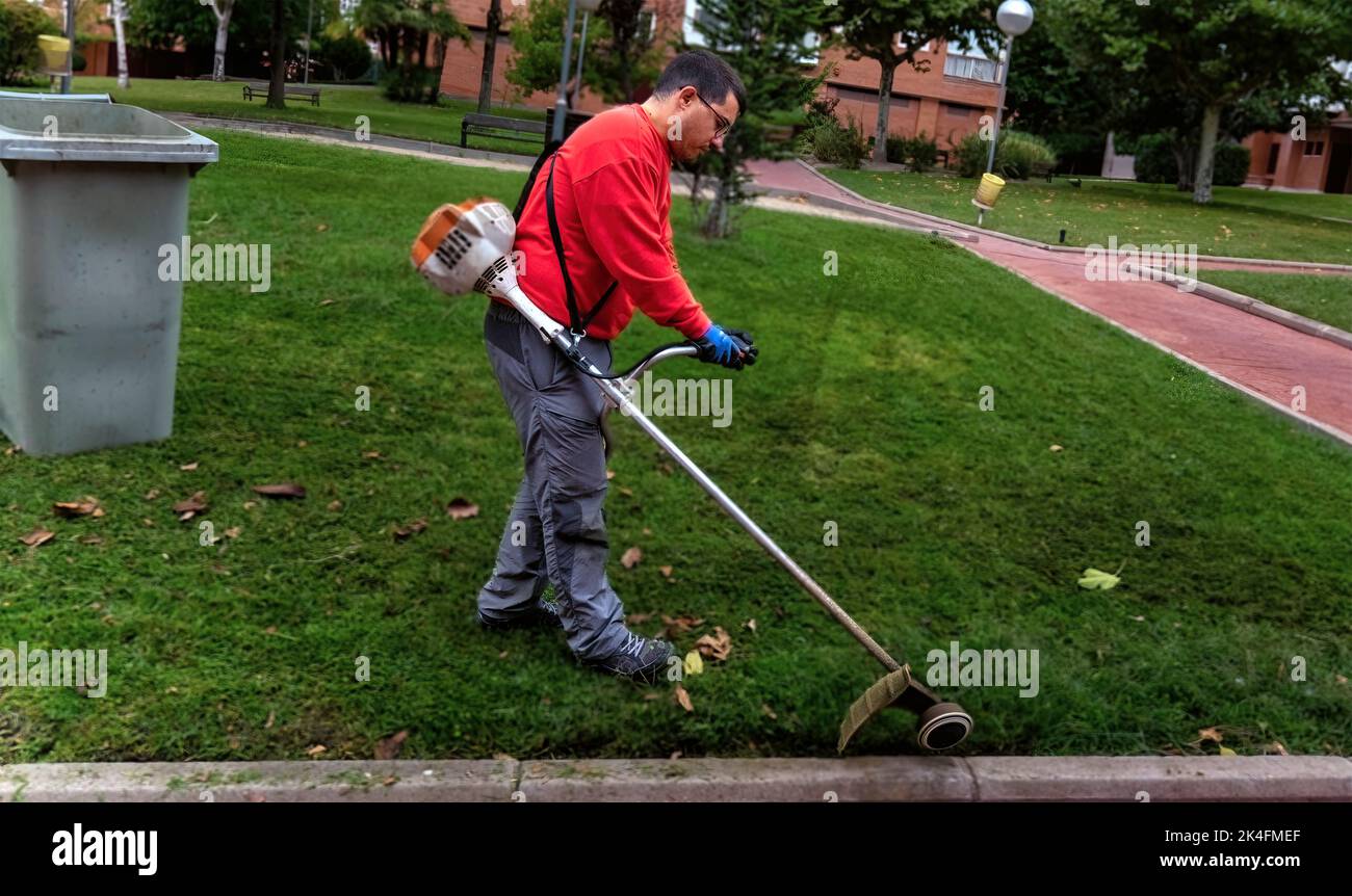 Weed cutter hi-res stock photography and images - Alamy