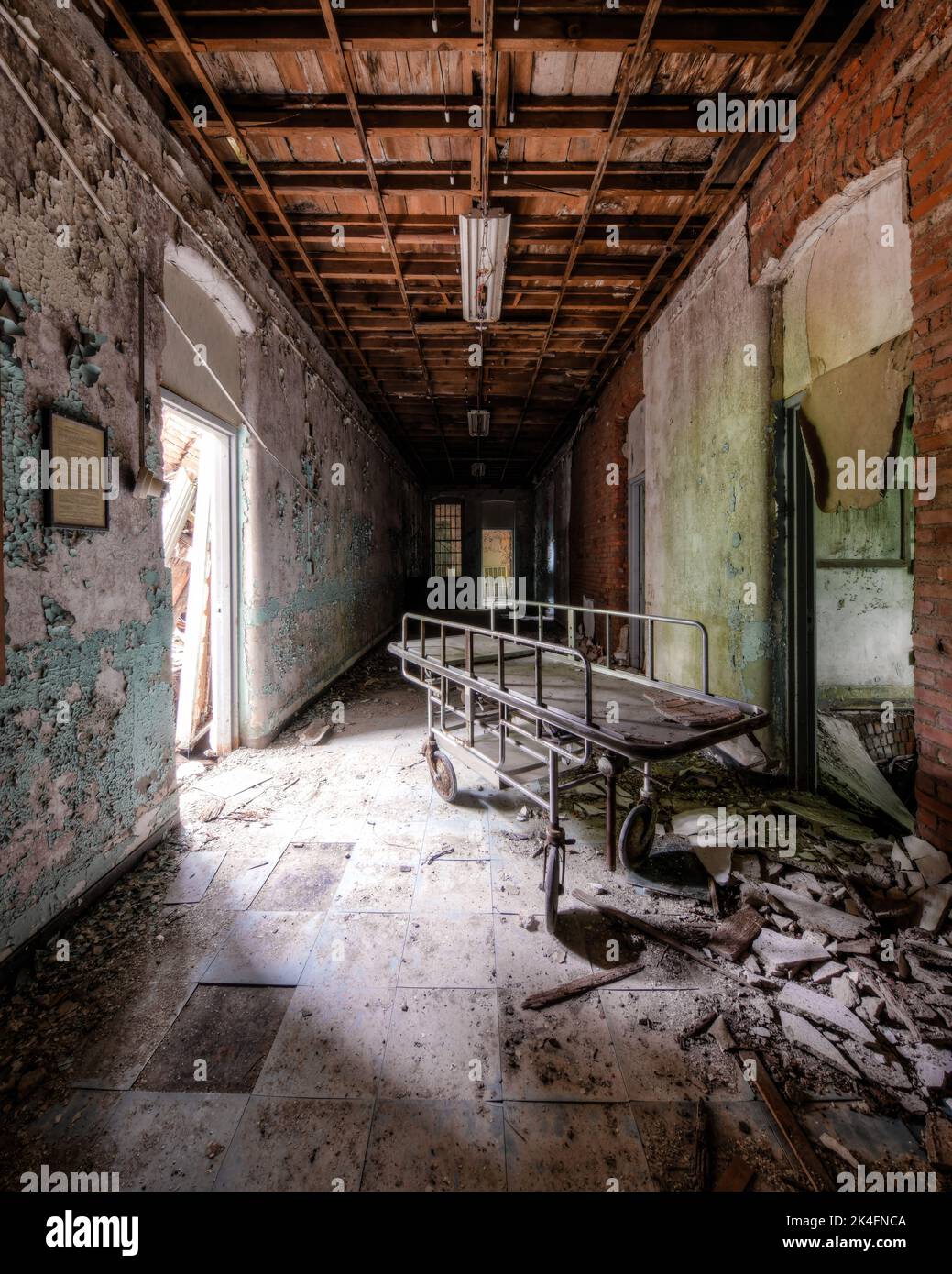 old abandoned hospital morgue and gurney Stock Photo - Alamy