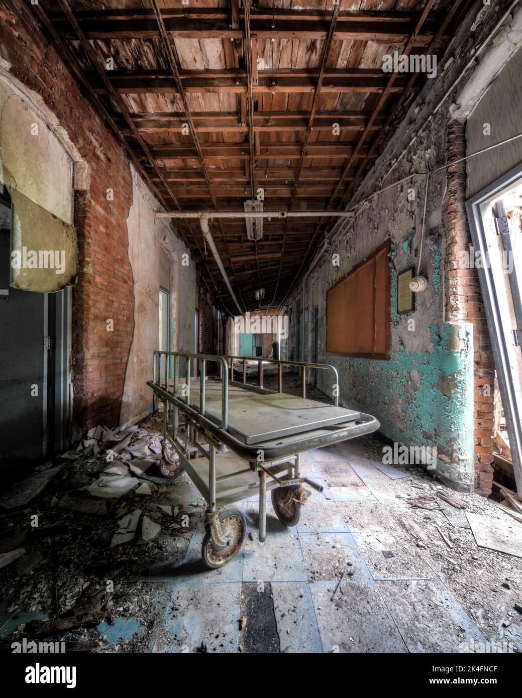 old abandoned hospital morgue and gurney Stock Photo - Alamy
