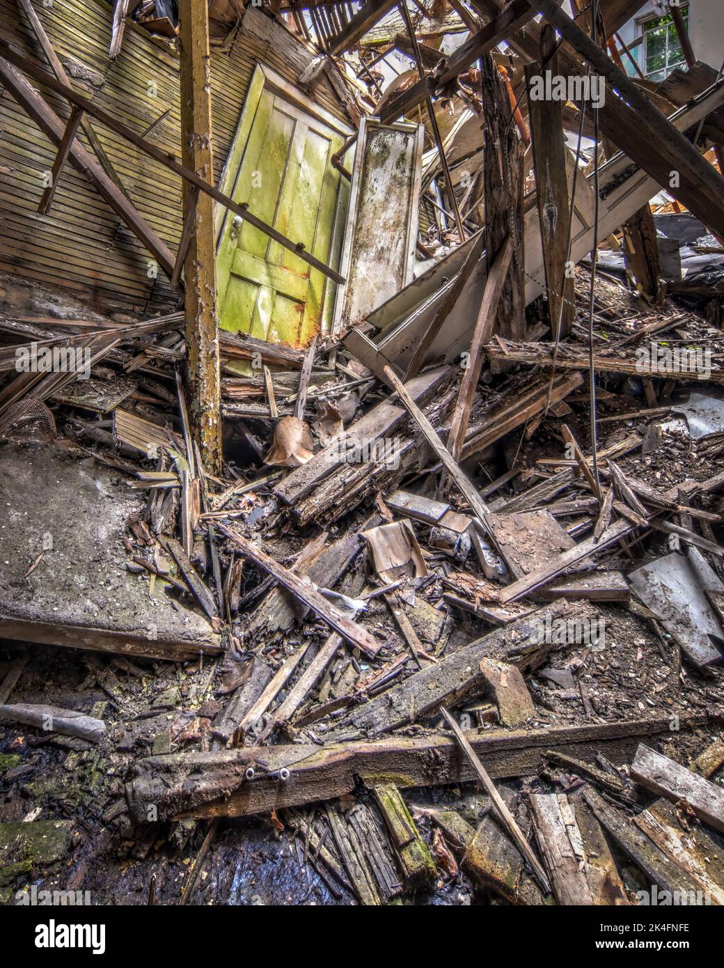old abandoned hospital morgue and gurney Stock Photo - Alamy