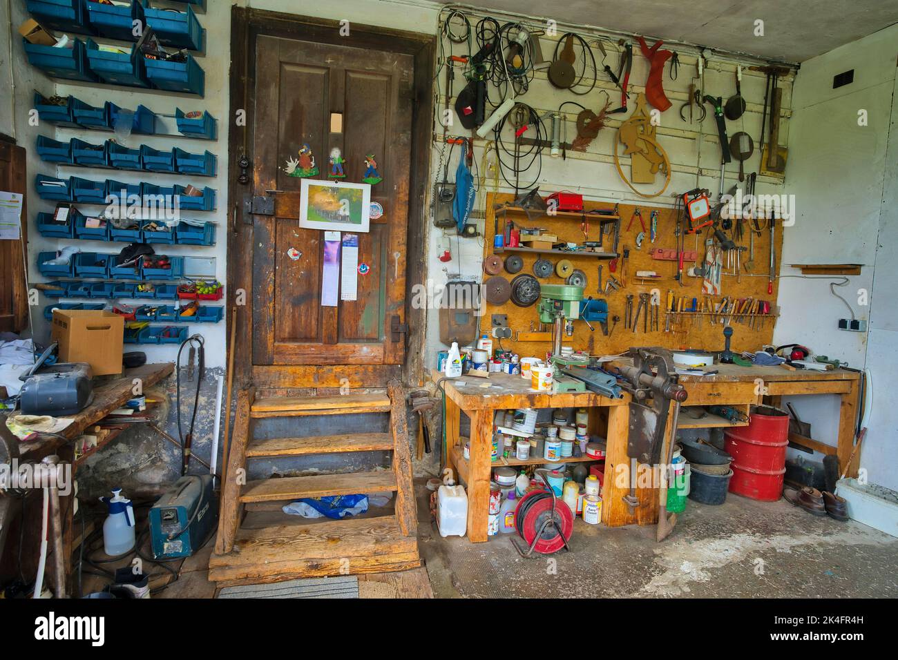 Old blacksmith building hi-res stock photography and images - Alamy