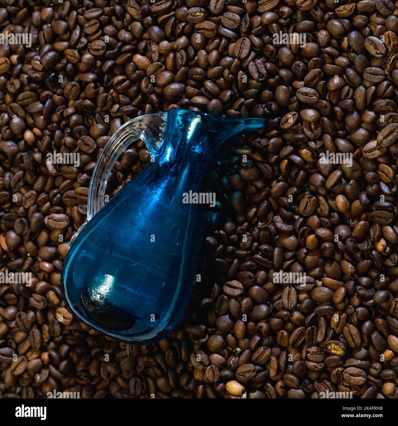 Dark coffee beans hi-res stock photography and images - Alamy