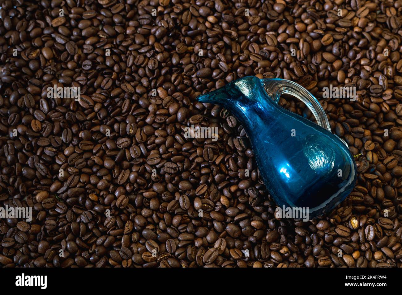 Dark coffee beans hi-res stock photography and images - Alamy