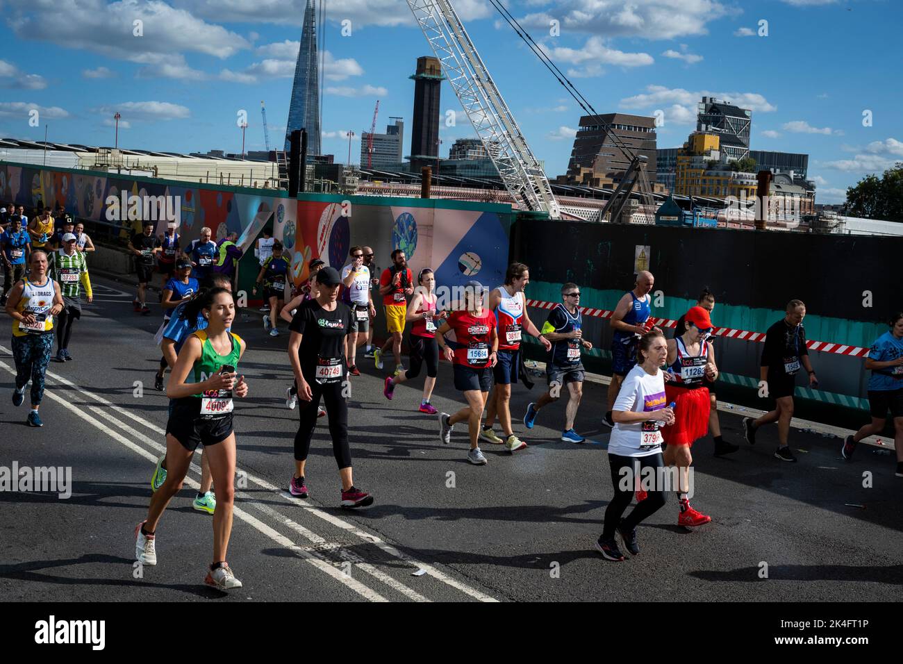 London marathon 2022 hi-res stock photography and images - Alamy