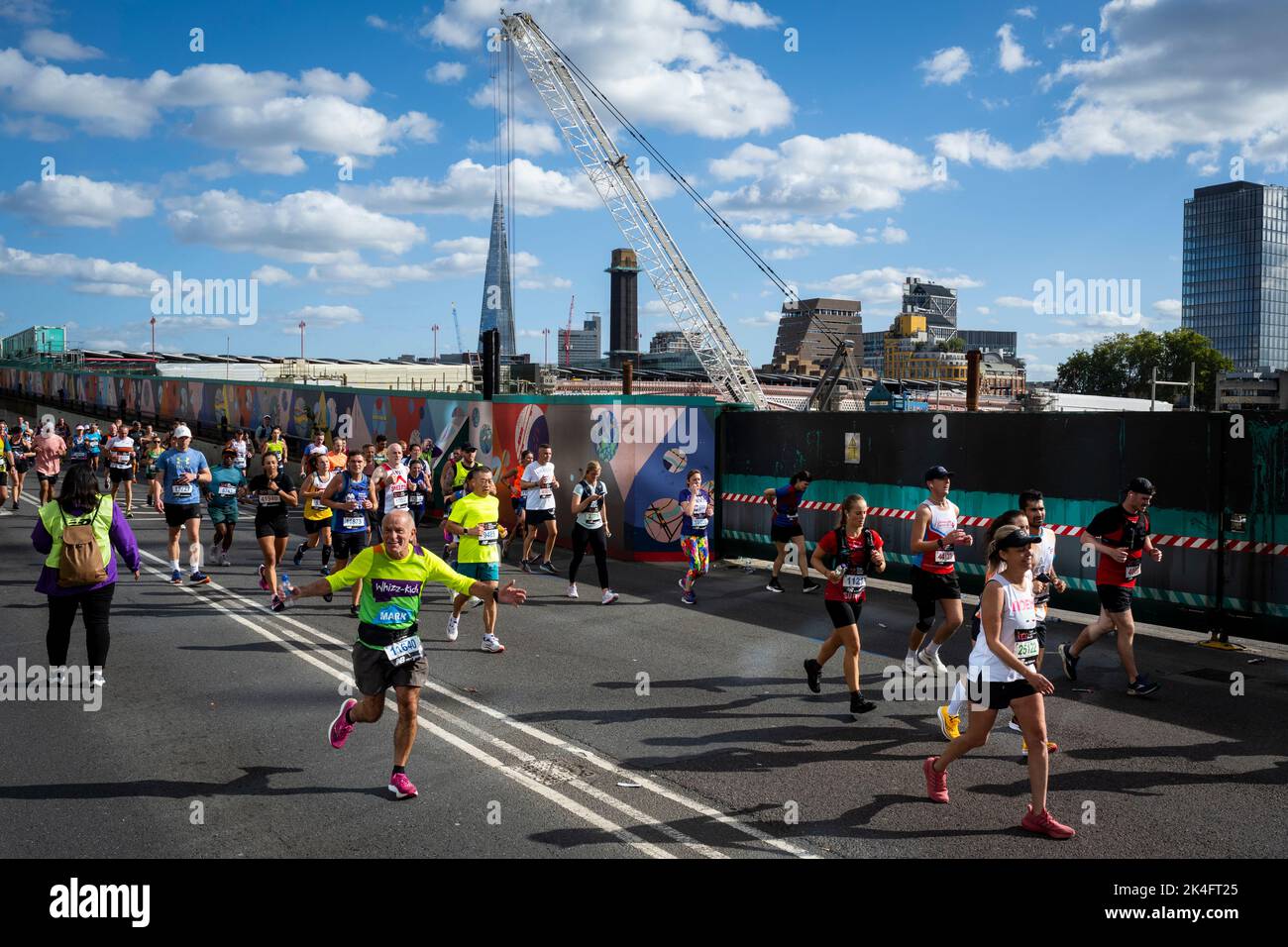 London marathon 2022 hi-res stock photography and images - Alamy