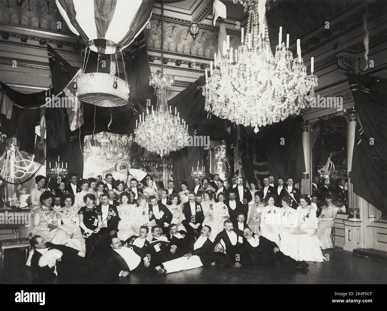 Photo party model balloon hi-res stock photography and images - Alamy