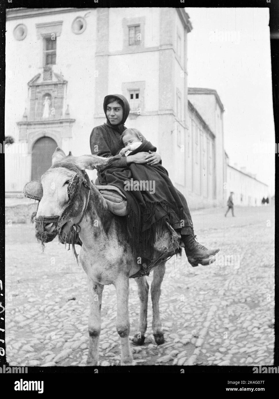 Sitting woman child on Black and White Stock Photos & Images - Alamy