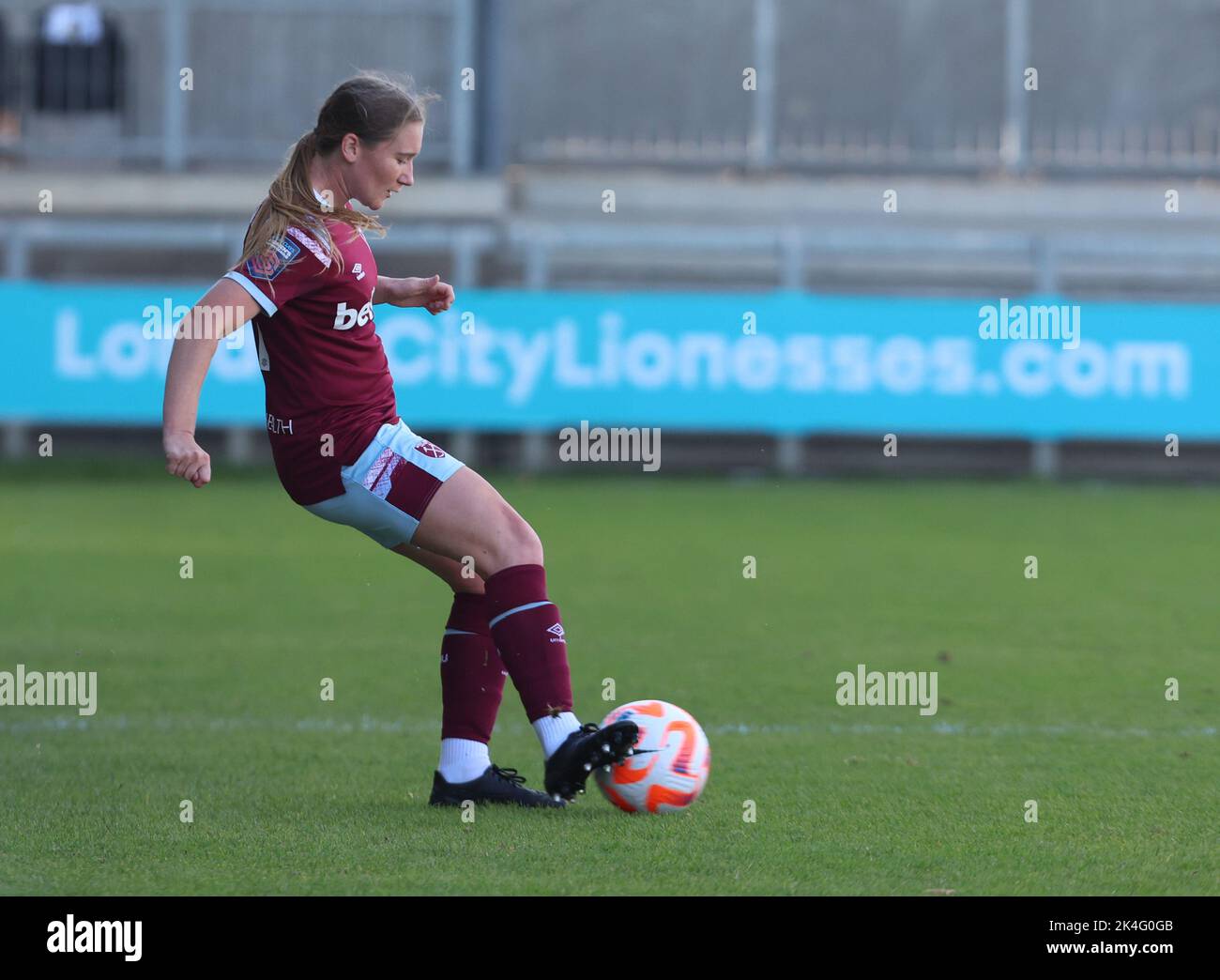 DARTFORD ENGLAND - OCTOBER 02 : Keira Flannery makes her full debut ...