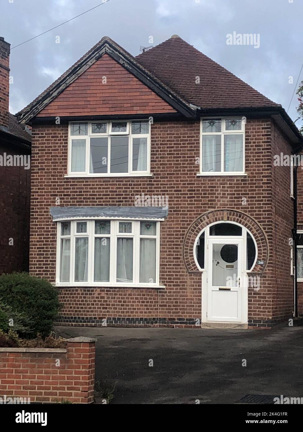 1970 house uk hi-res stock photography and images - Alamy