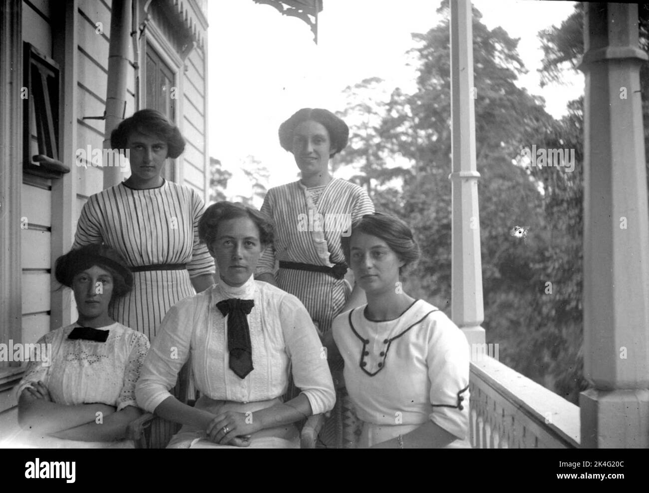 Portrait of the sisters Rydbeck for the standing Carin (19 years ...