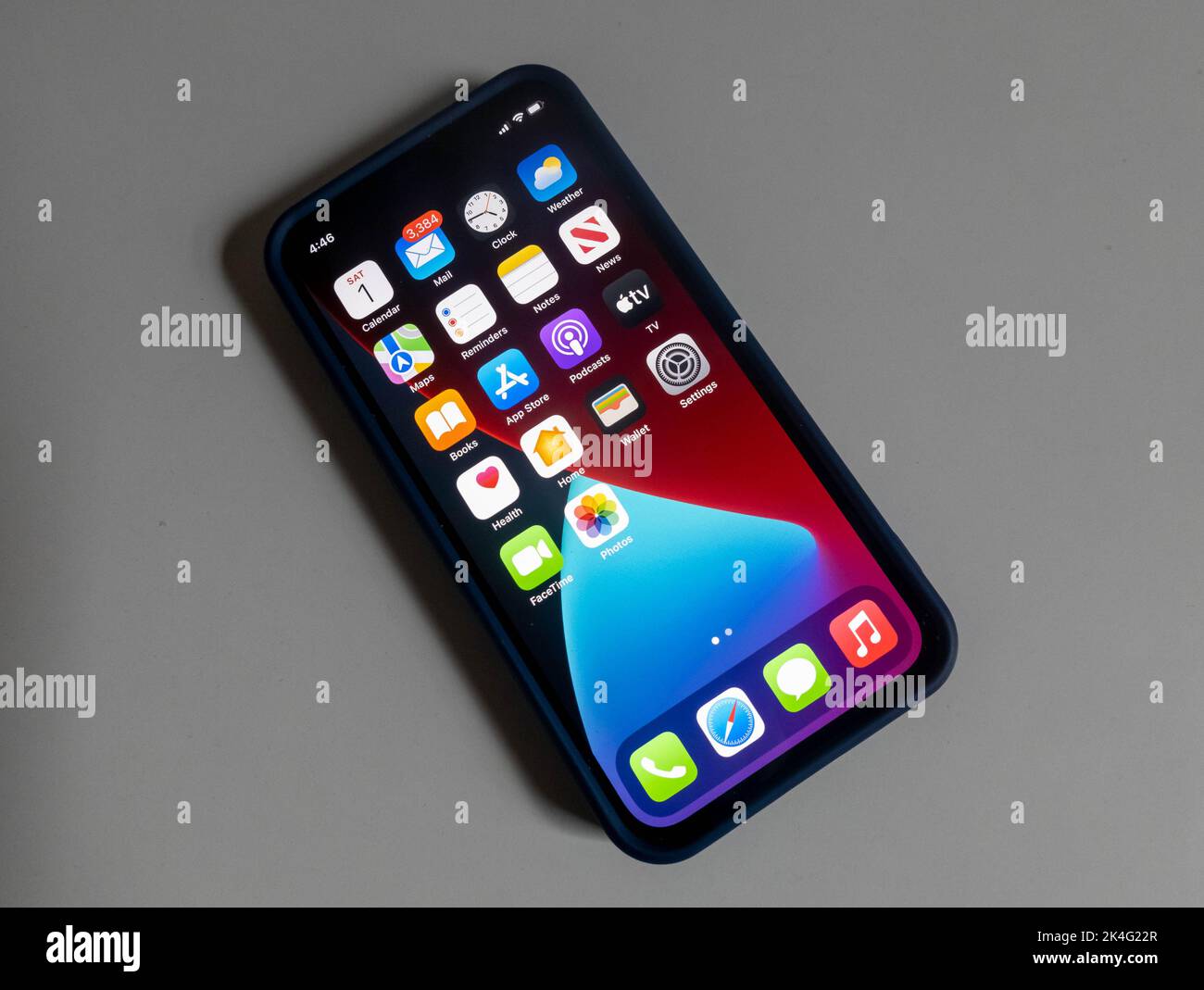 Iphone 12 apps hi-res stock photography and images - Alamy