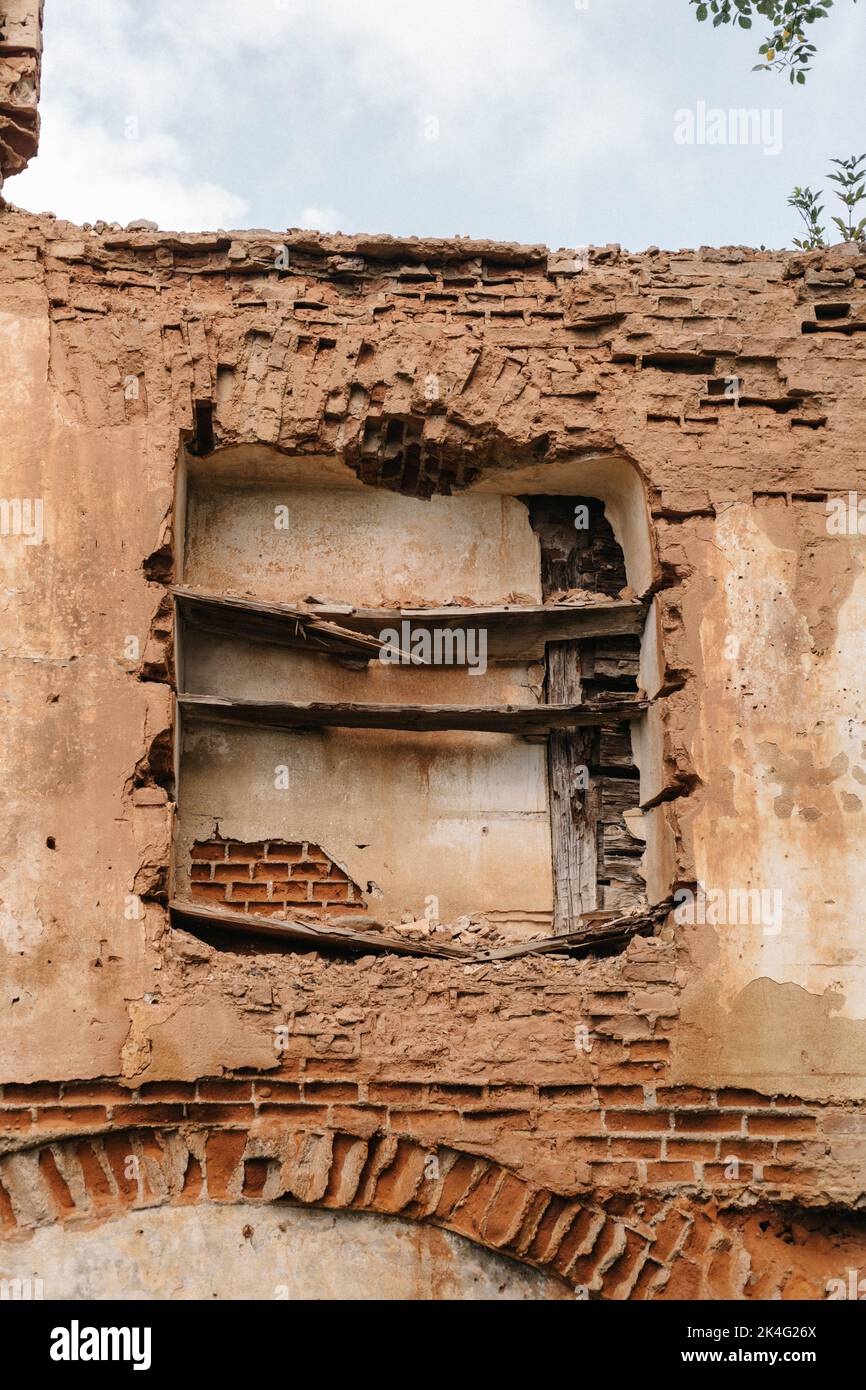 Destroyed tree building construction hi-res stock photography and ...