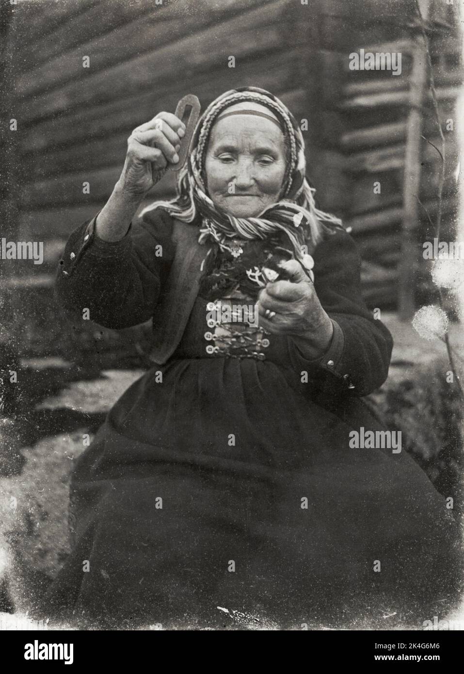 Fire turnaround. Bullermor Stina Persdotter strikes sparks with an oval ...