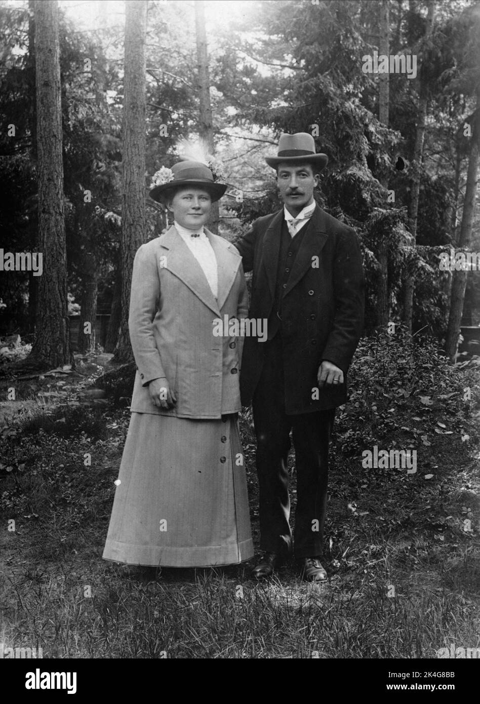 Man in shirt woman Black and White Stock Photos & Images - Alamy