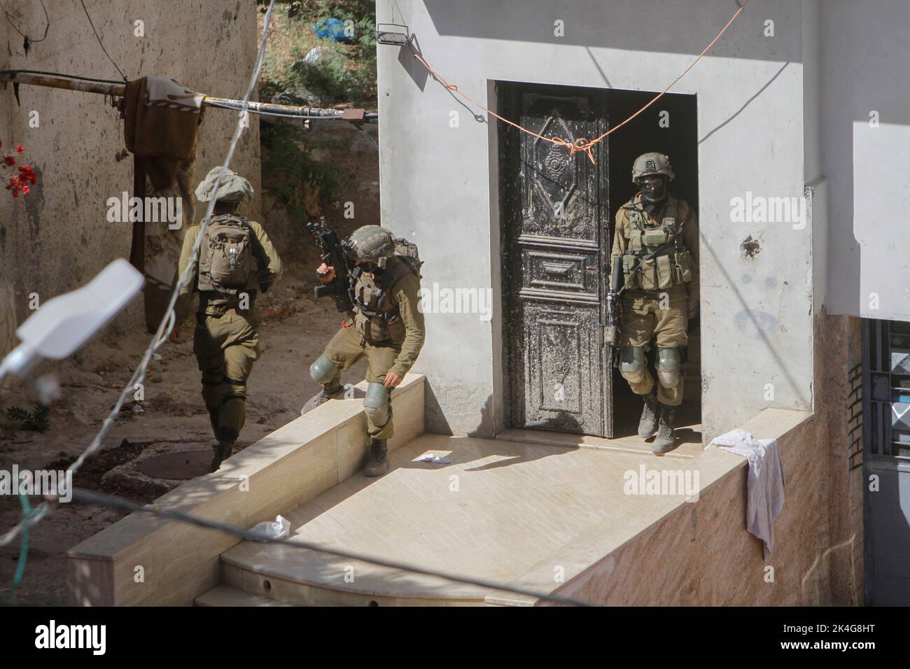 Nablus, Palestine. 02nd Oct, 2022. Israeli soldiers search a house ...