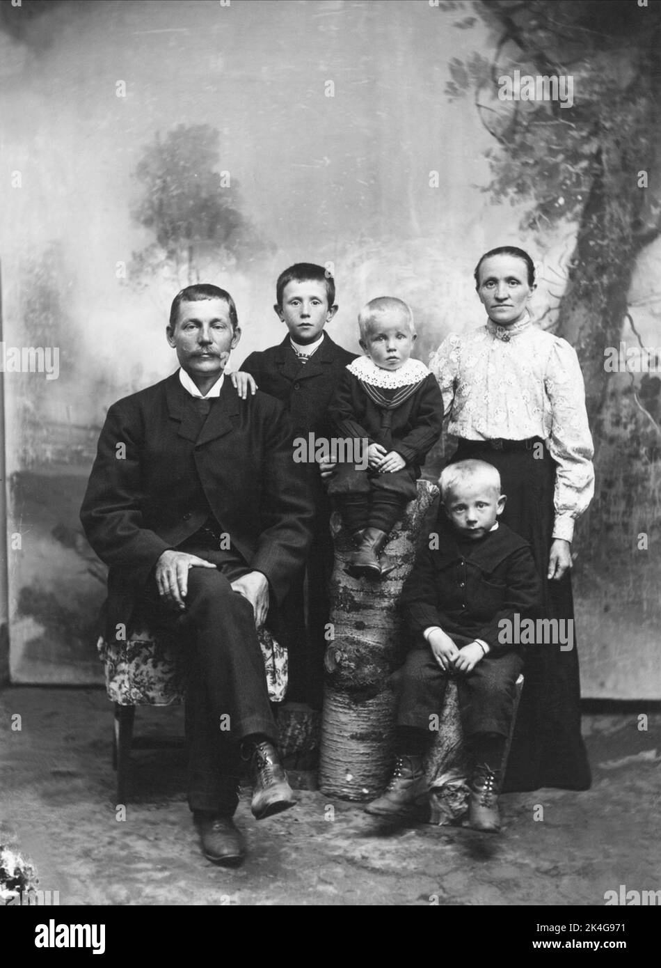 Per Martin Springfeldt Heden M wife Klara and the sons Arvid, Verner ...