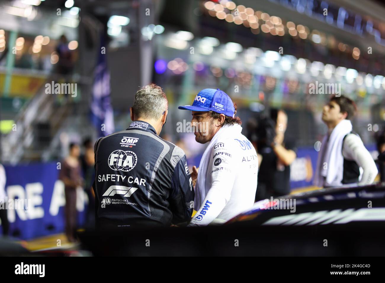 ALONSO Fernando (spa), Alpine F1 Team A522, MAYLANDER Bernd, FIA Safety ...