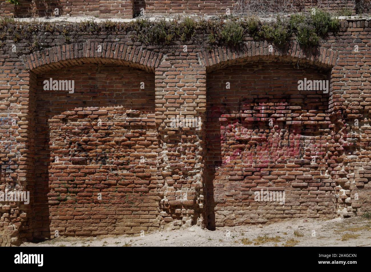 wall with arches and plants made of antique red brick Stock Photo - Alamy