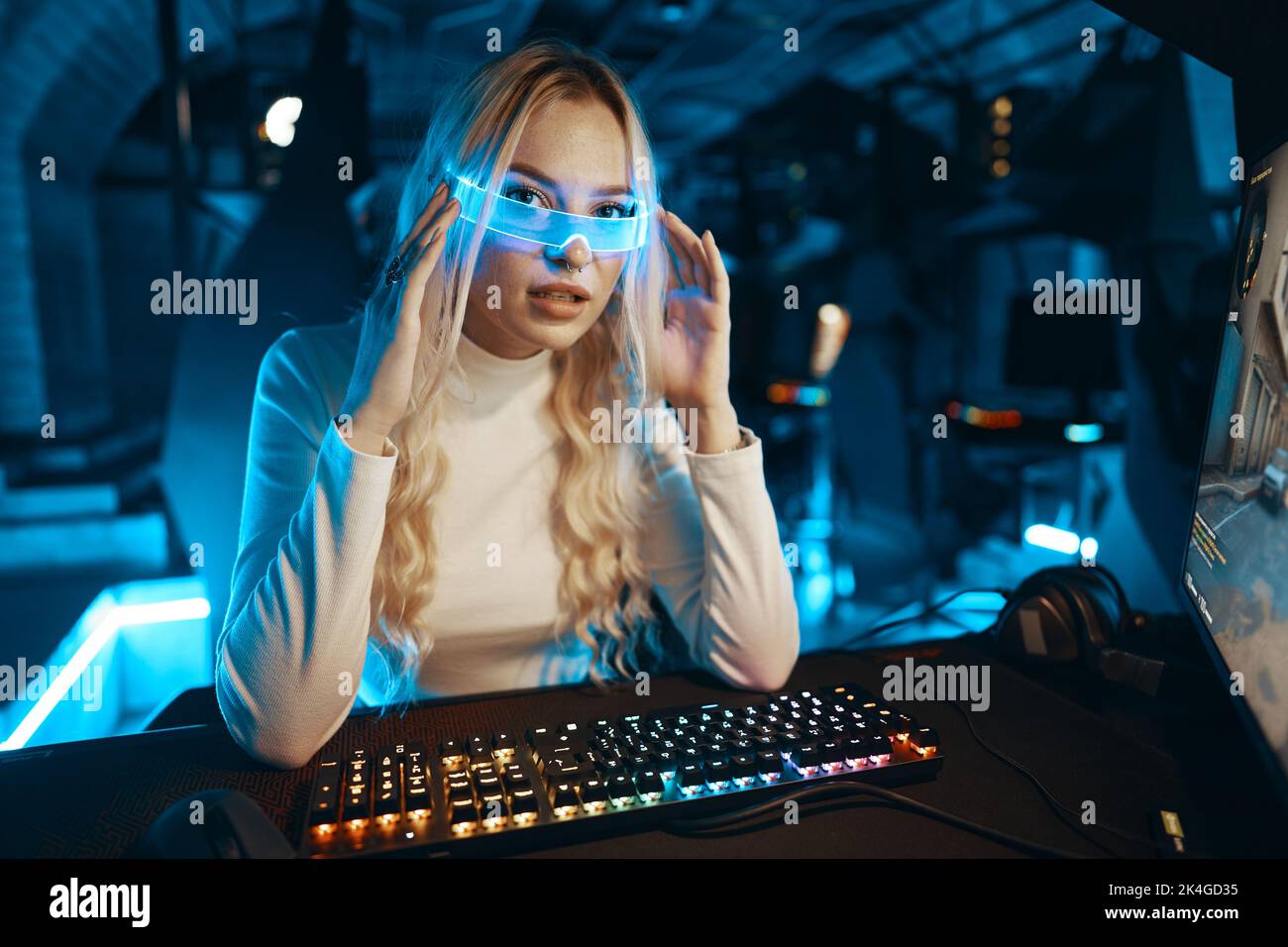 Blonde woman playing video games hi-res stock photography and images ...