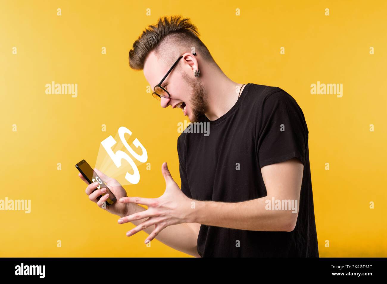 Yellow 5g icon hi-res stock photography and images - Alamy