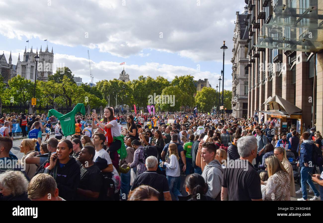 London, UK. 2nd October 2022. Huge crowds gather to watch as the London ...