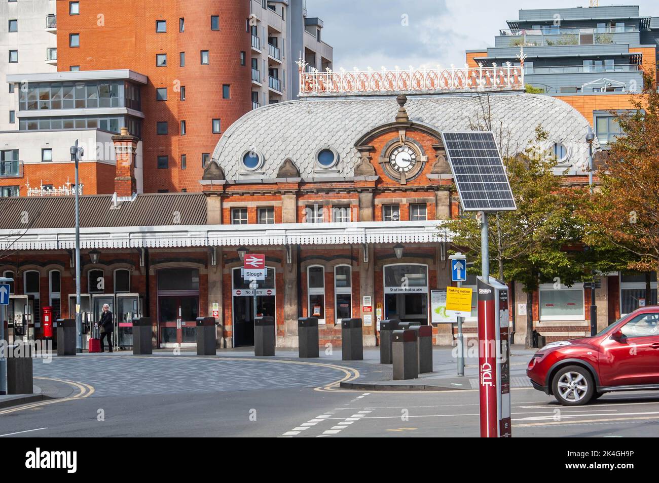 SLOUGH, ENGLAND- 11 September 2022: Slough National Rail train station ...