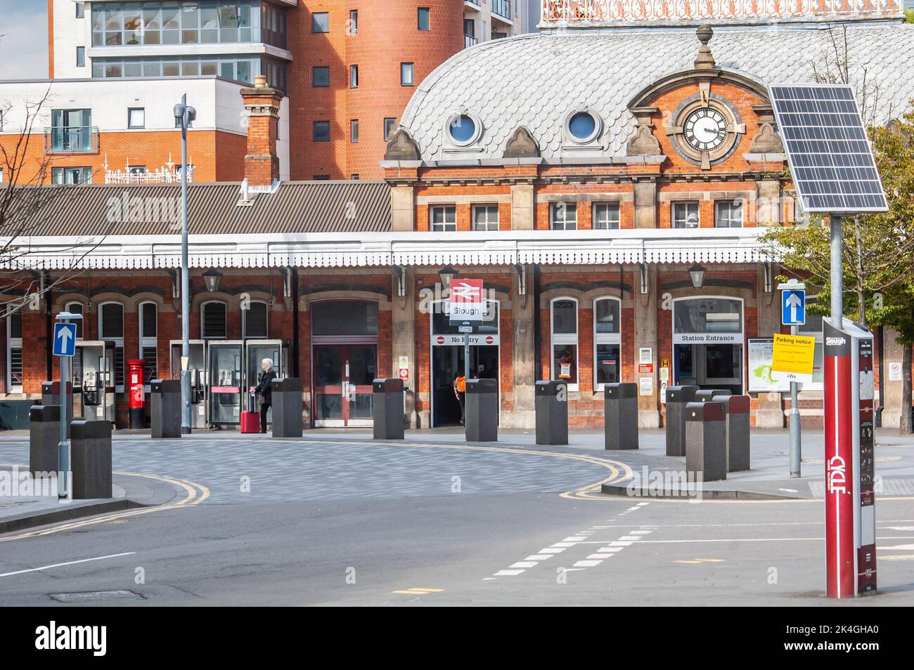 SLOUGH, ENGLAND- 11 September 2022: Slough National Rail train station ...