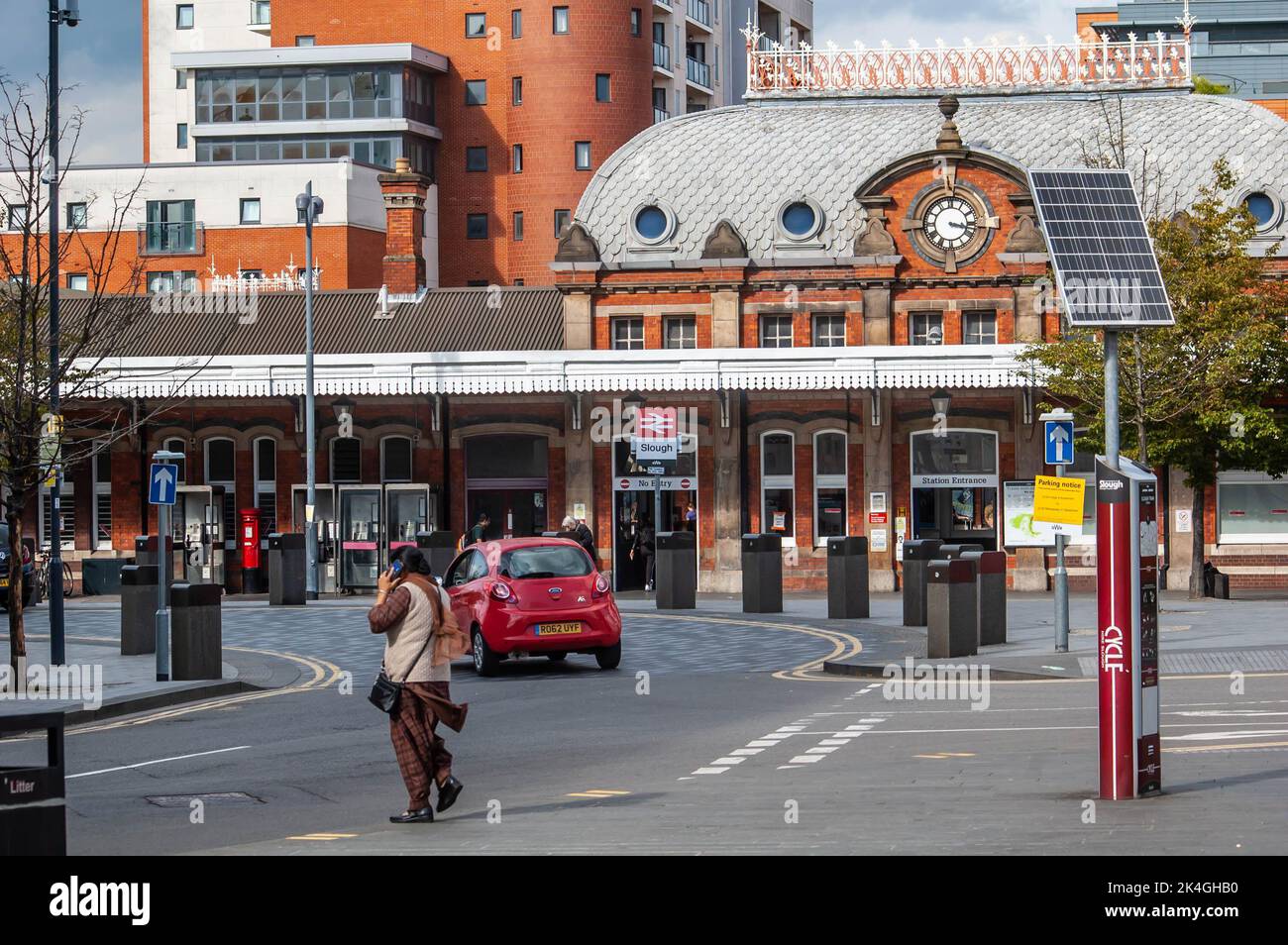 SLOUGH, ENGLAND- 11 September 2022: Slough National Rail train station ...