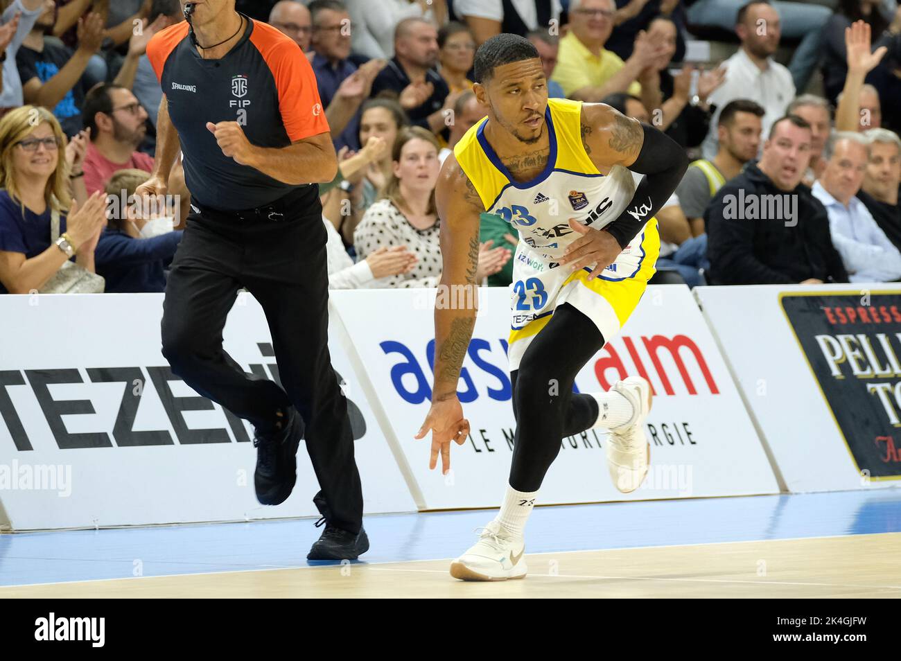 Pala AGSM-AIM, Verona, Italy, October 02, 2022, Exultation of Karvel ...