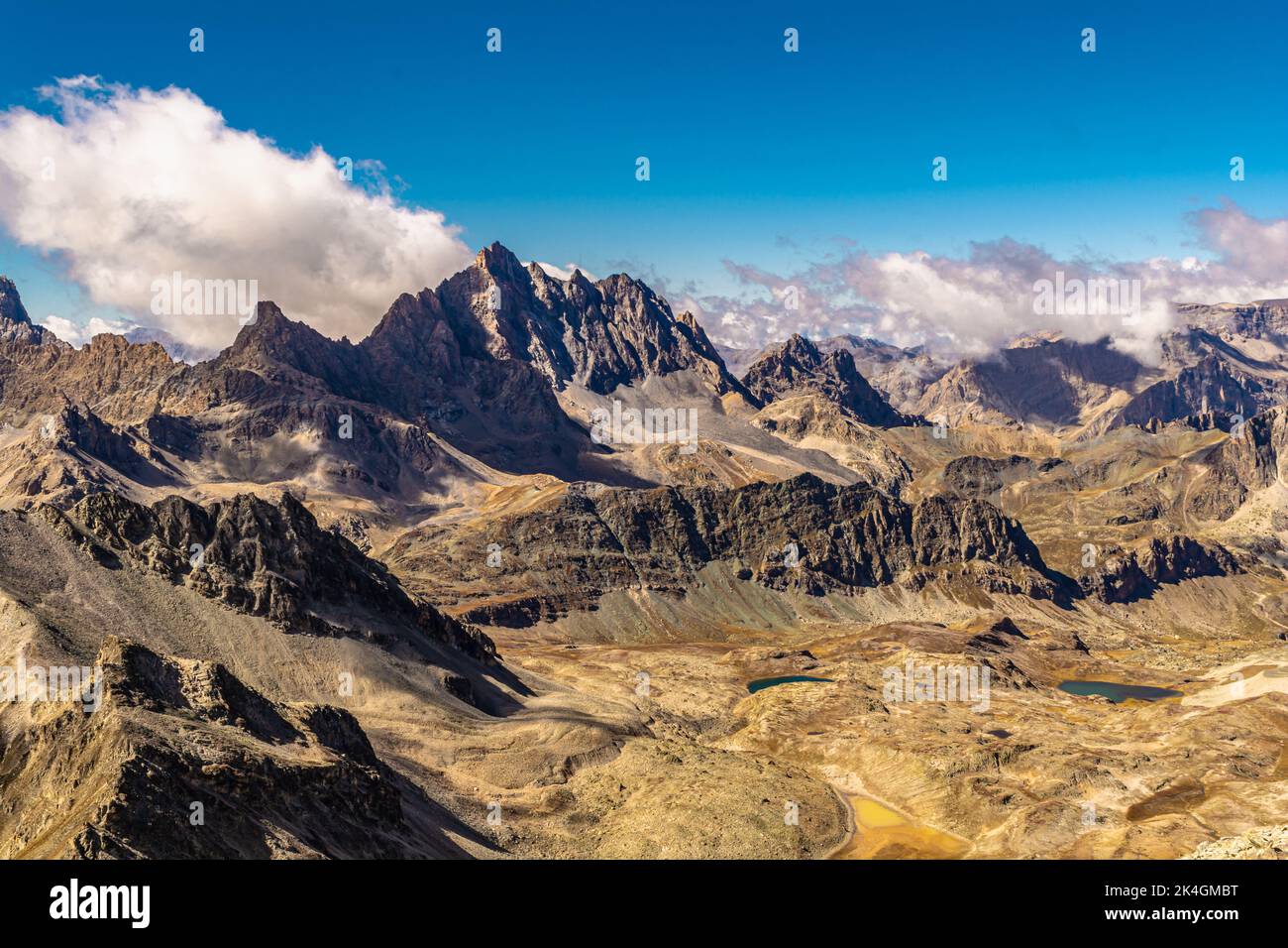 Stunning peaks, at over three thousand meters above sea level ...