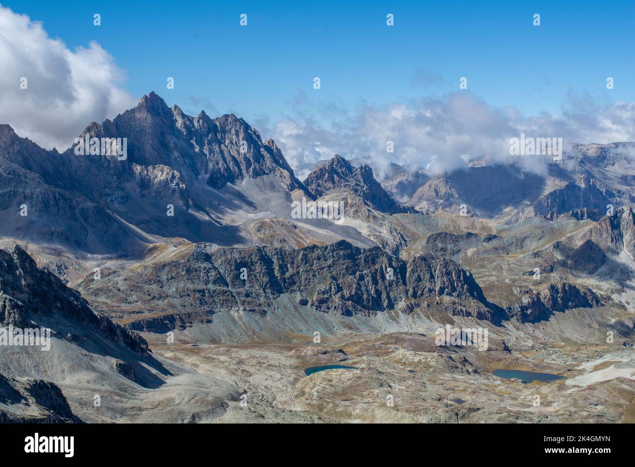 Stunning peaks, at over three thousand meters above sea level ...