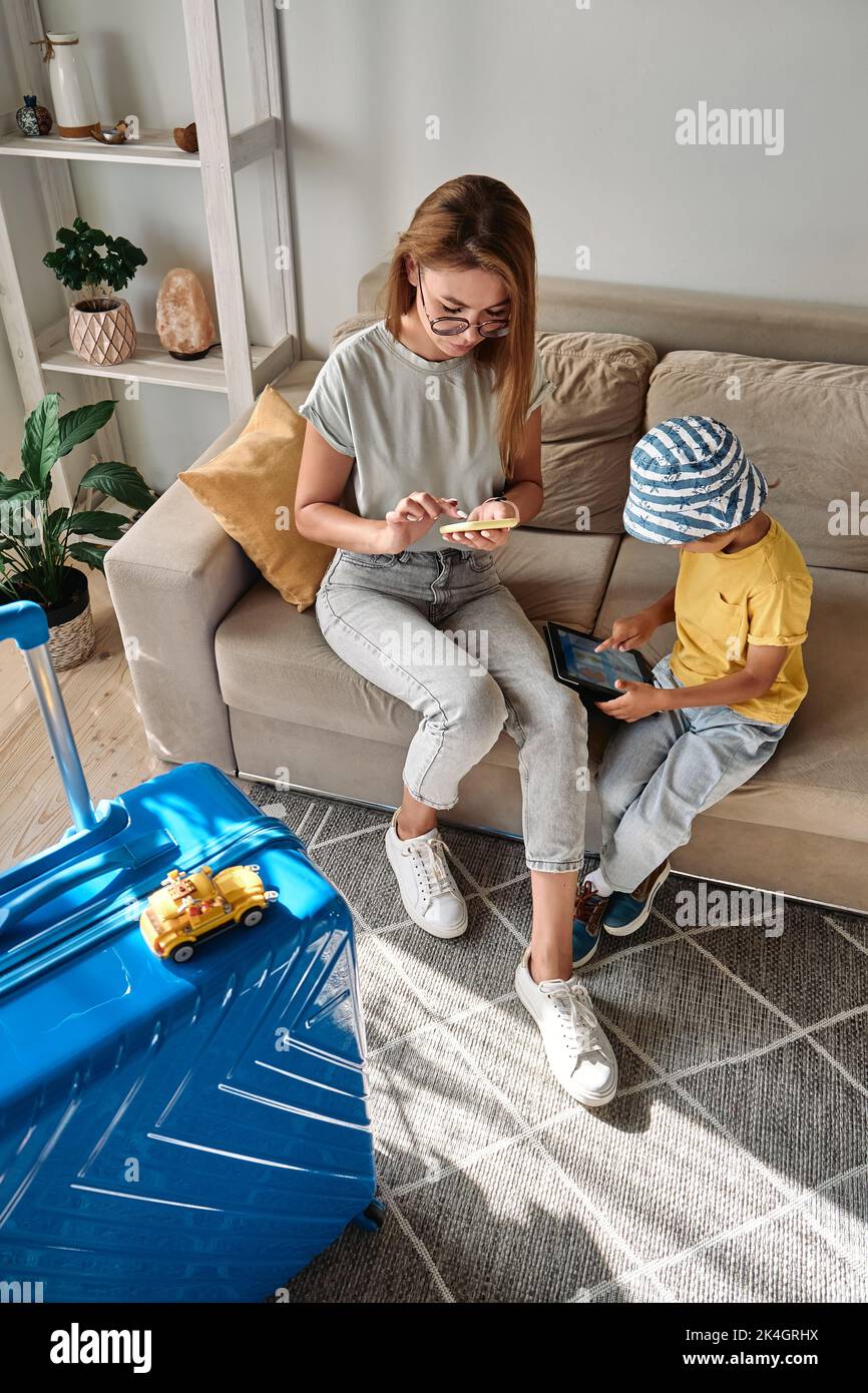 Leave the internet hi-res stock photography and images - Alamy