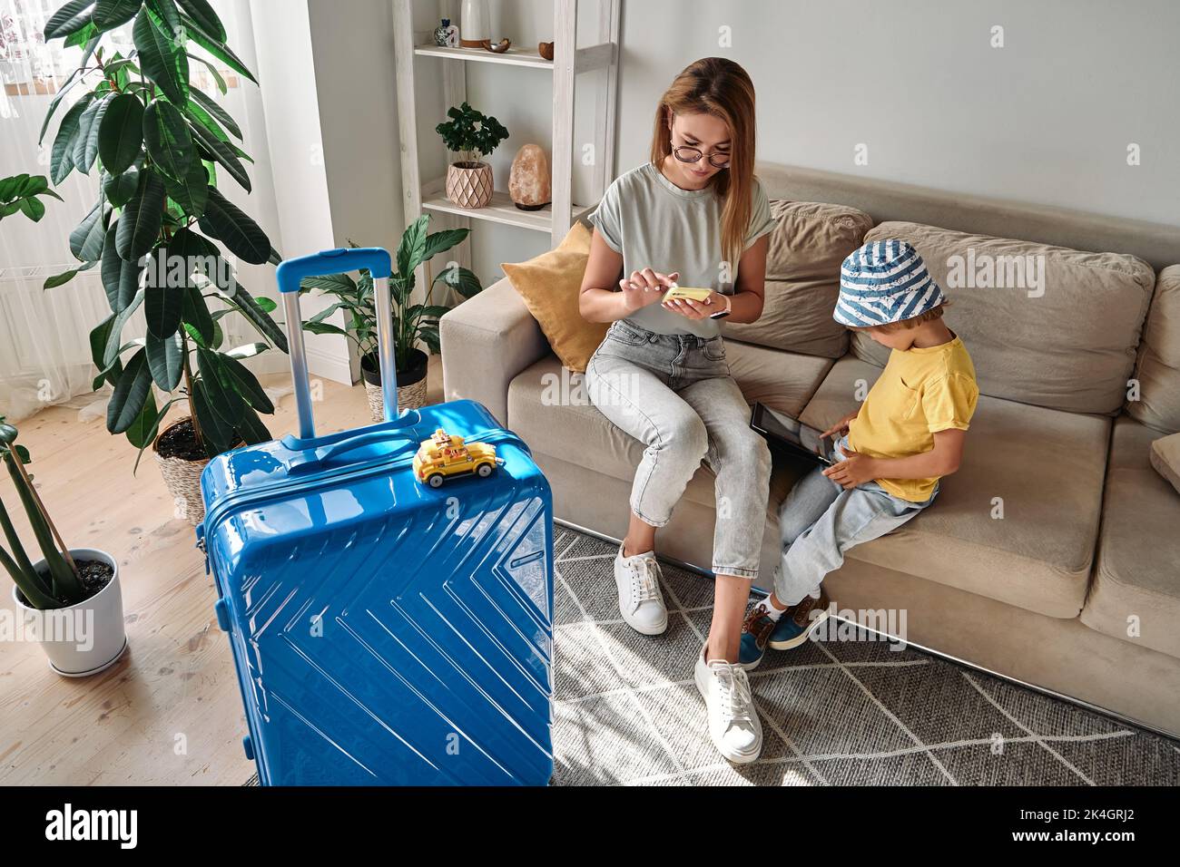 Leave the internet hi-res stock photography and images - Alamy