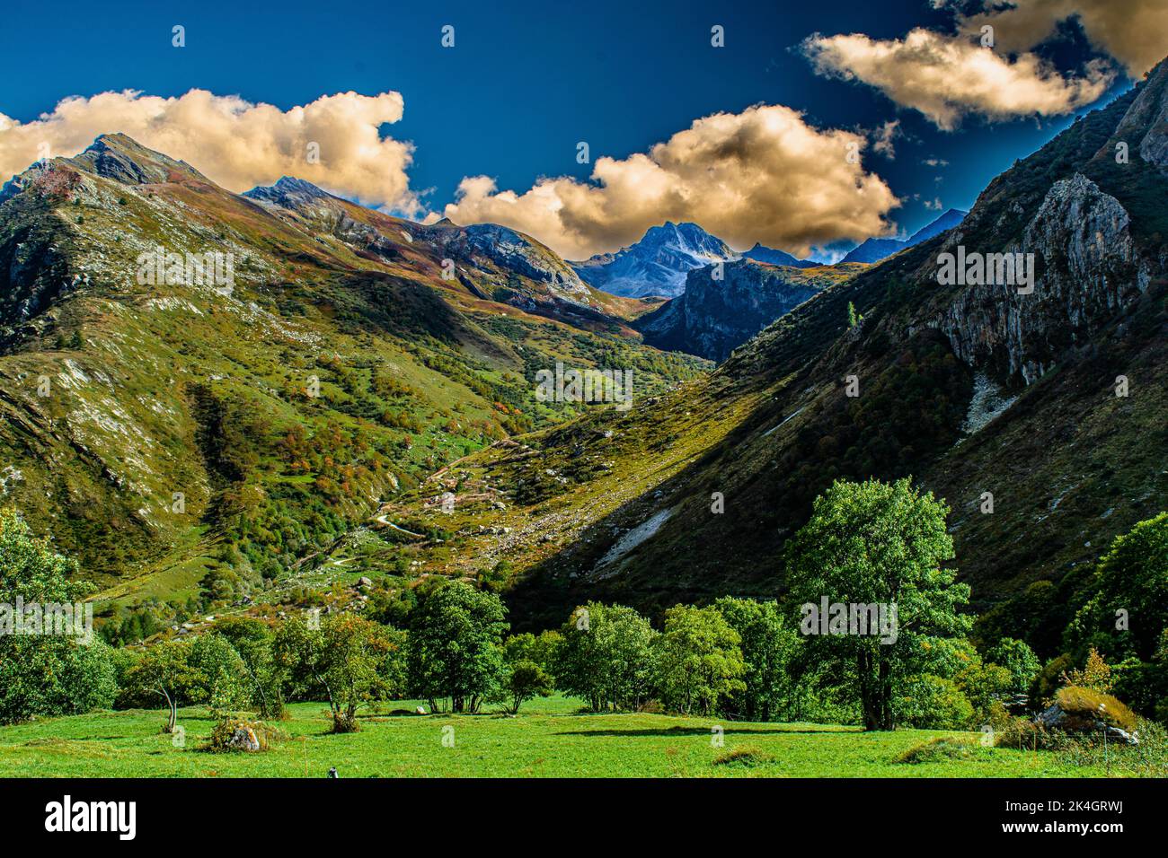 Stunning peaks, at over three thousand meters above sea level ...