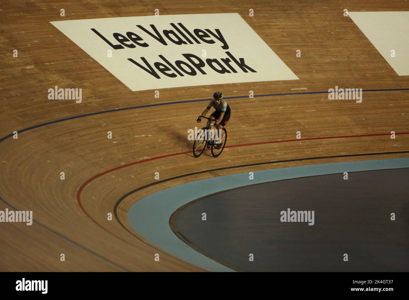 London velodrome interior hi-res stock photography and images - Alamy