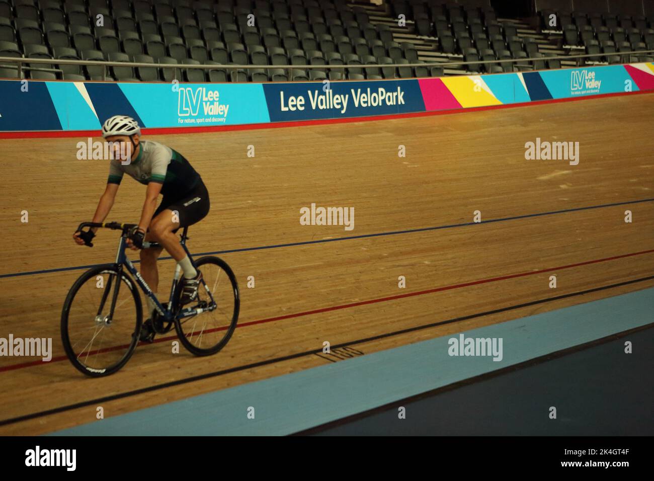 Olympic velodrome london interior hi-res stock photography and images ...