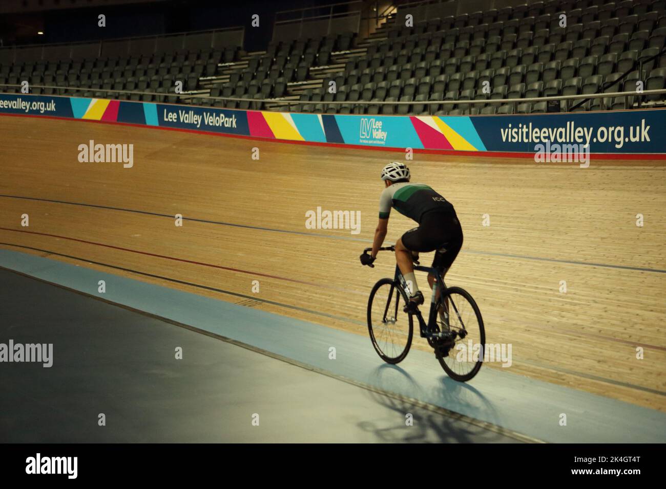 London velodrome interior hi-res stock photography and images - Alamy