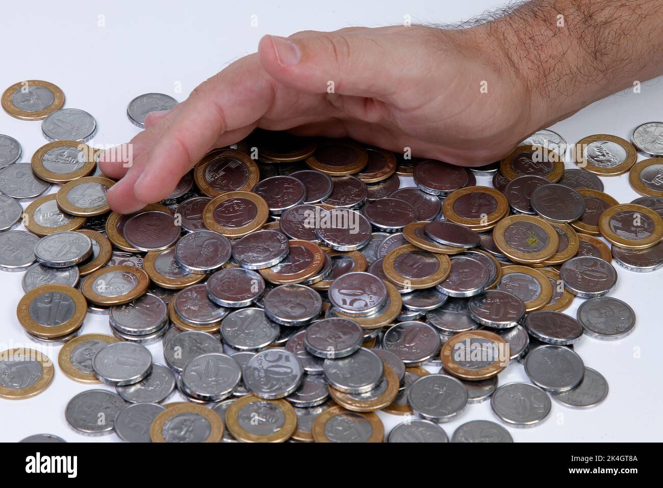 Handling cash hi-res stock photography and images - Alamy