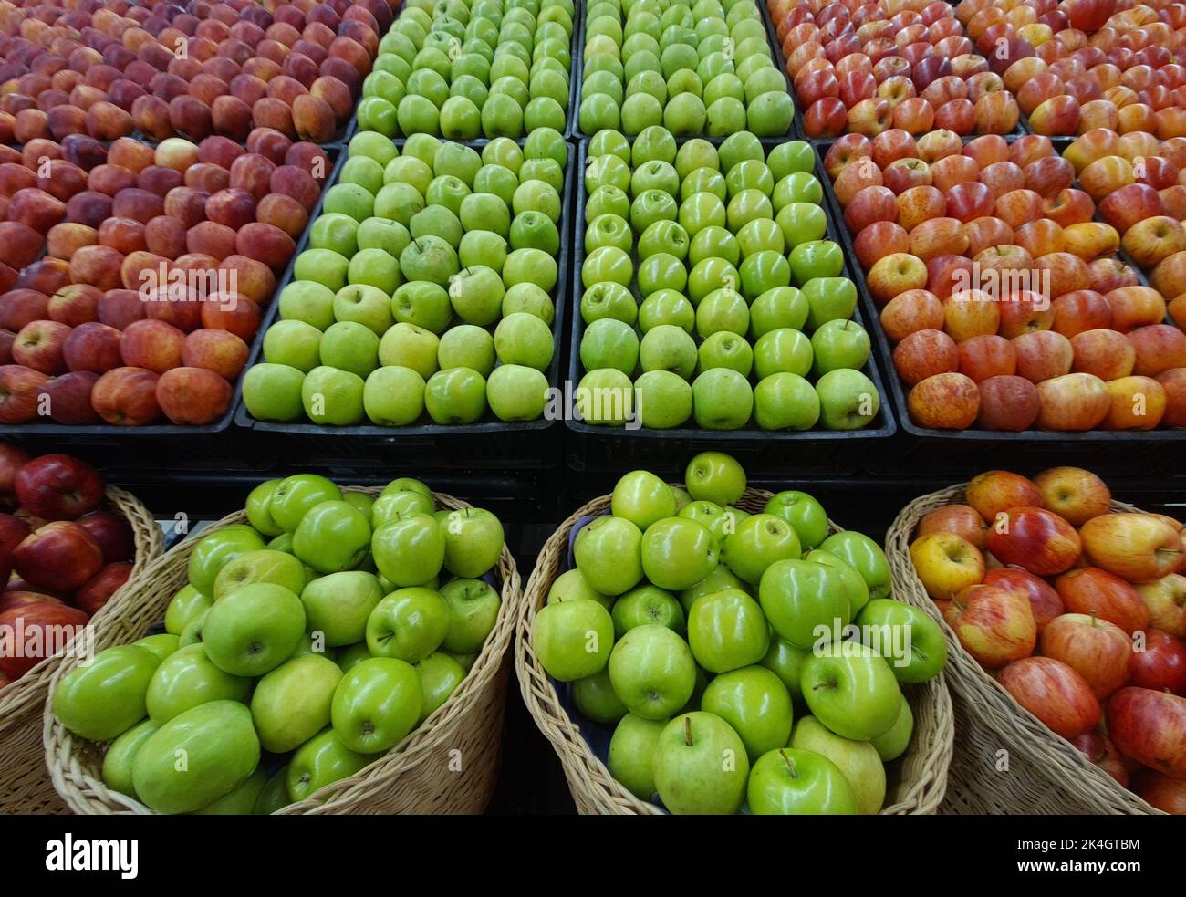 Organic apple rack hi-res stock photography and images - Alamy
