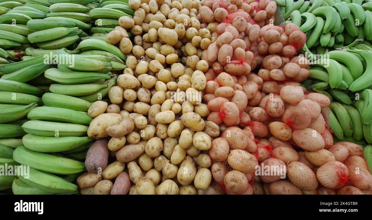 Many fresh potato and plantain vegetable in shop rack Stock Photo - Alamy