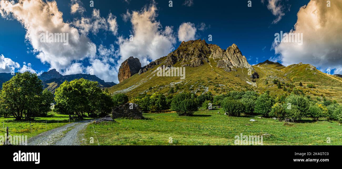 Stunning peaks, at over three thousand meters above sea level ...