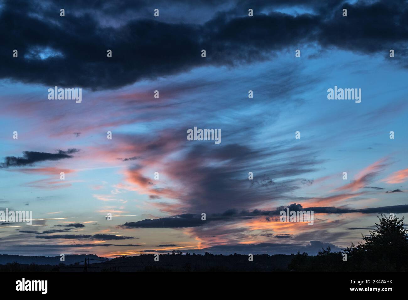 Avec des nuages hi-res stock photography and images - Alamy