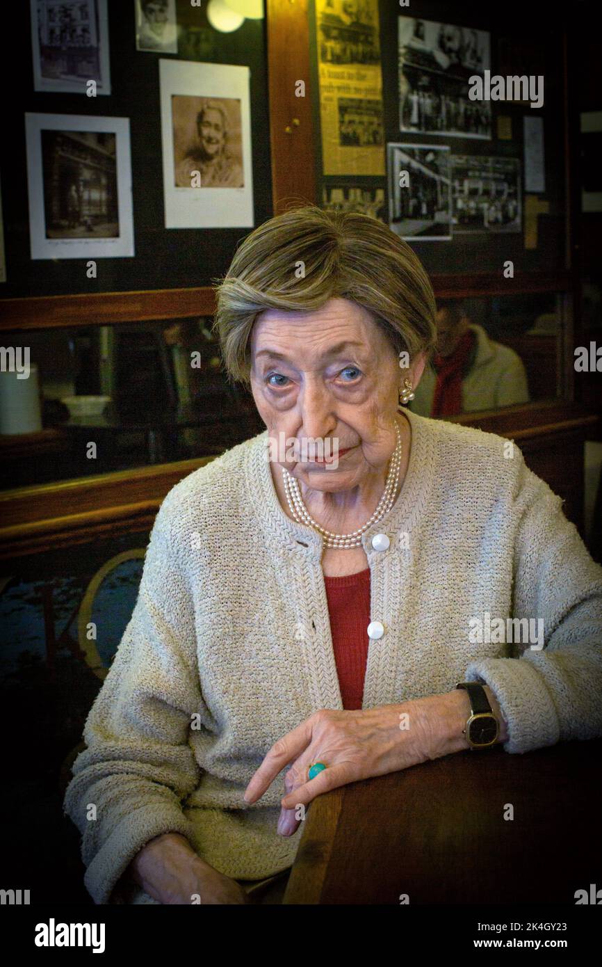French british actress hi-res stock photography and images - Alamy