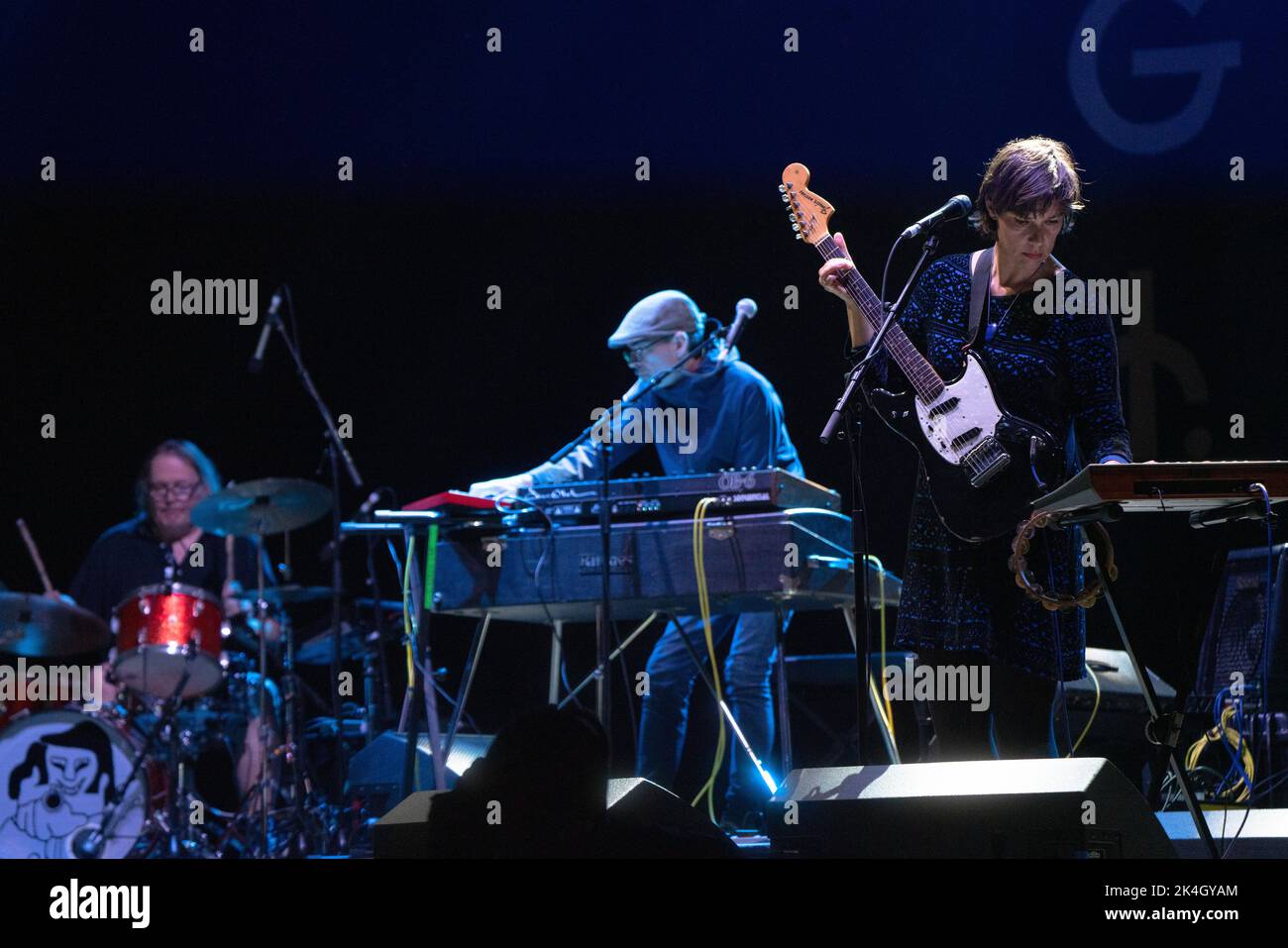 LAETITIA SADIER, FENDER, LEFT HAND, UPSIDE DOWN: Lætitia Sadier of ...