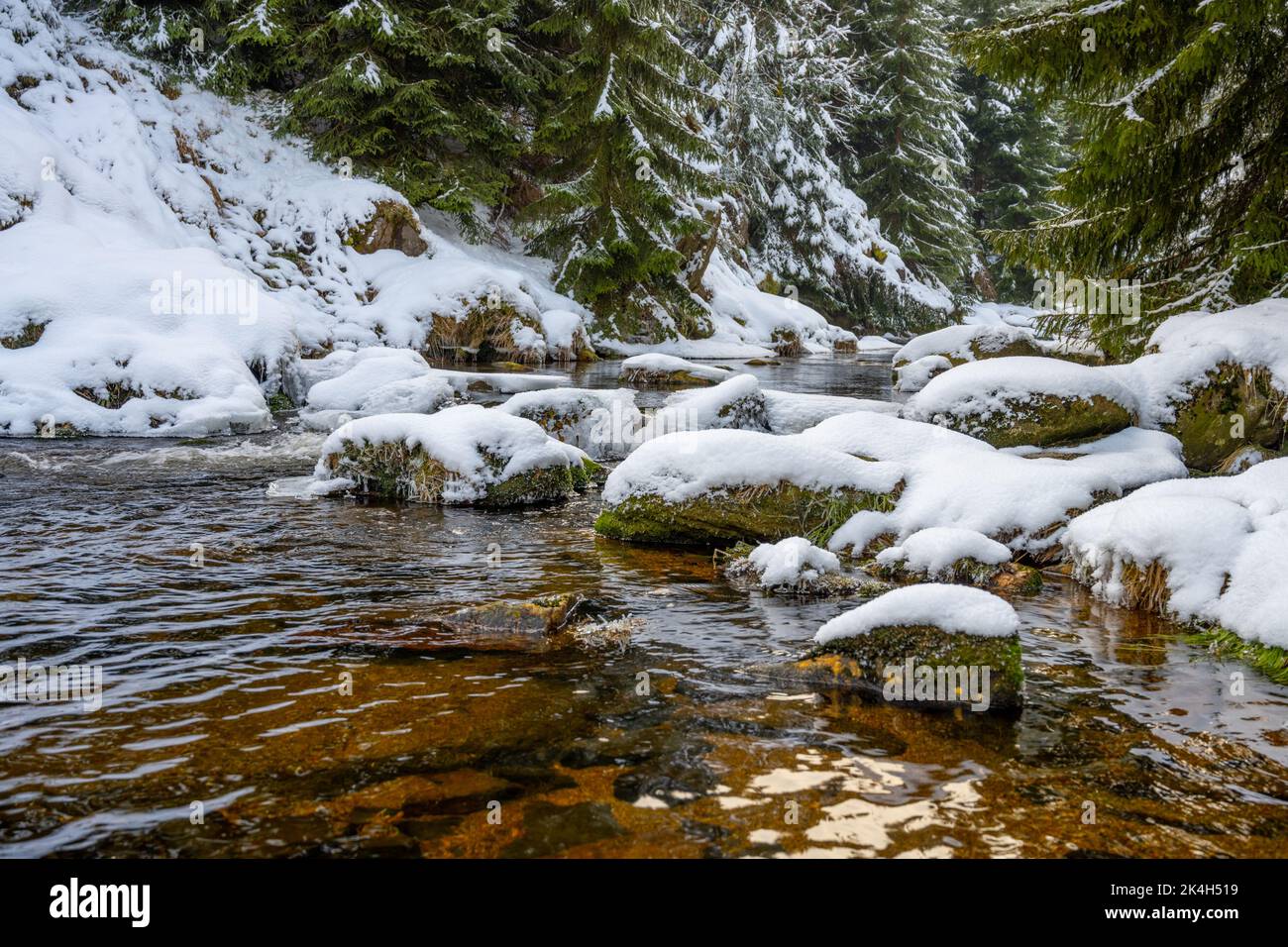 Mountain river ice winter hi-res stock photography and images - Alamy