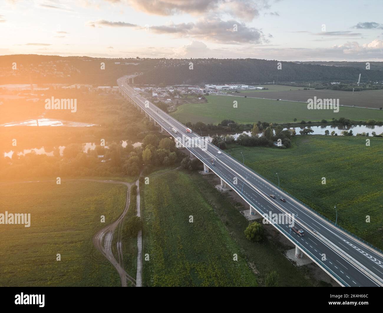Car traffic on highway sunset hi-res stock photography and images - Alamy