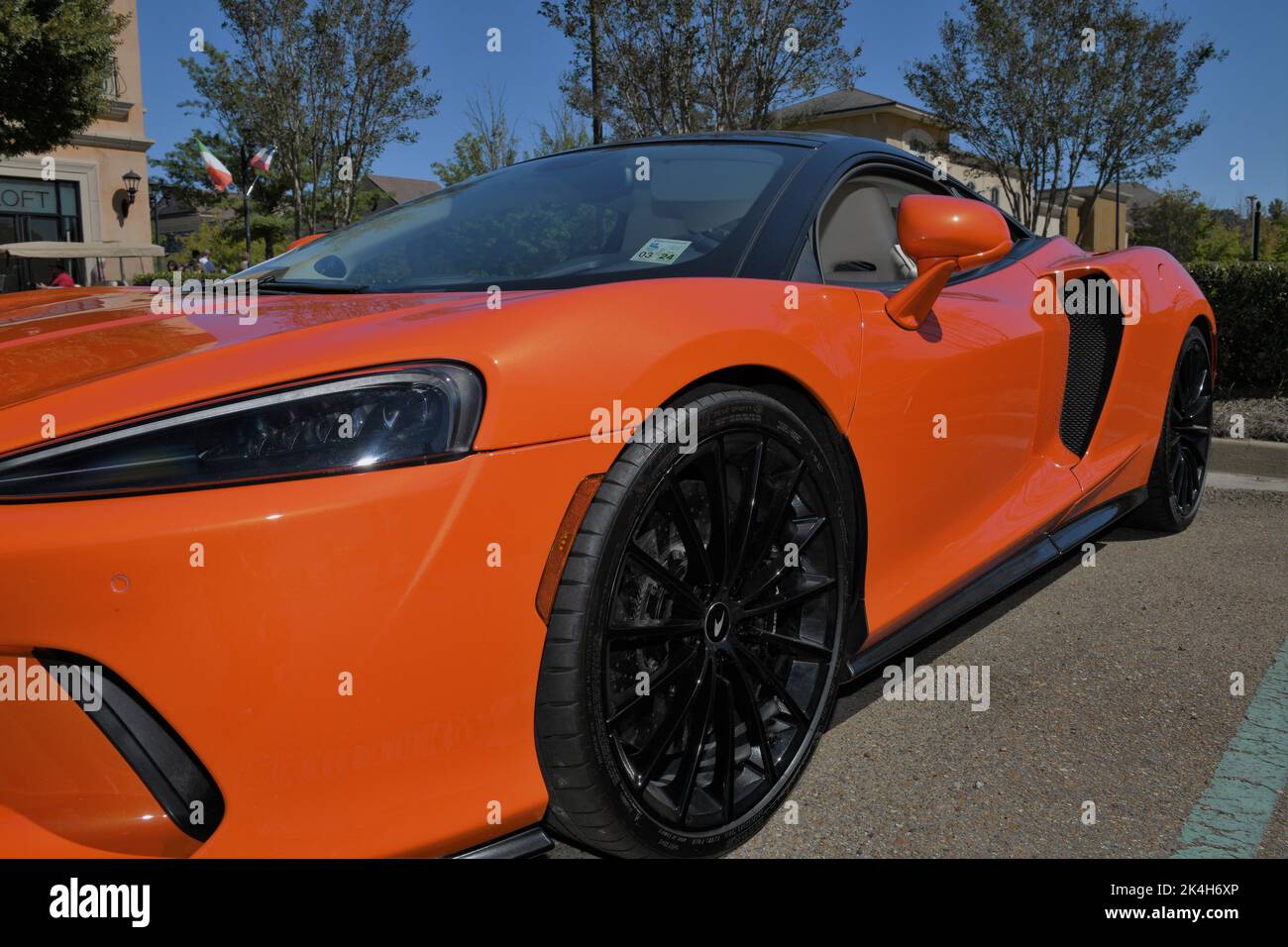 Orange racing car hi-res stock photography and images - Alamy