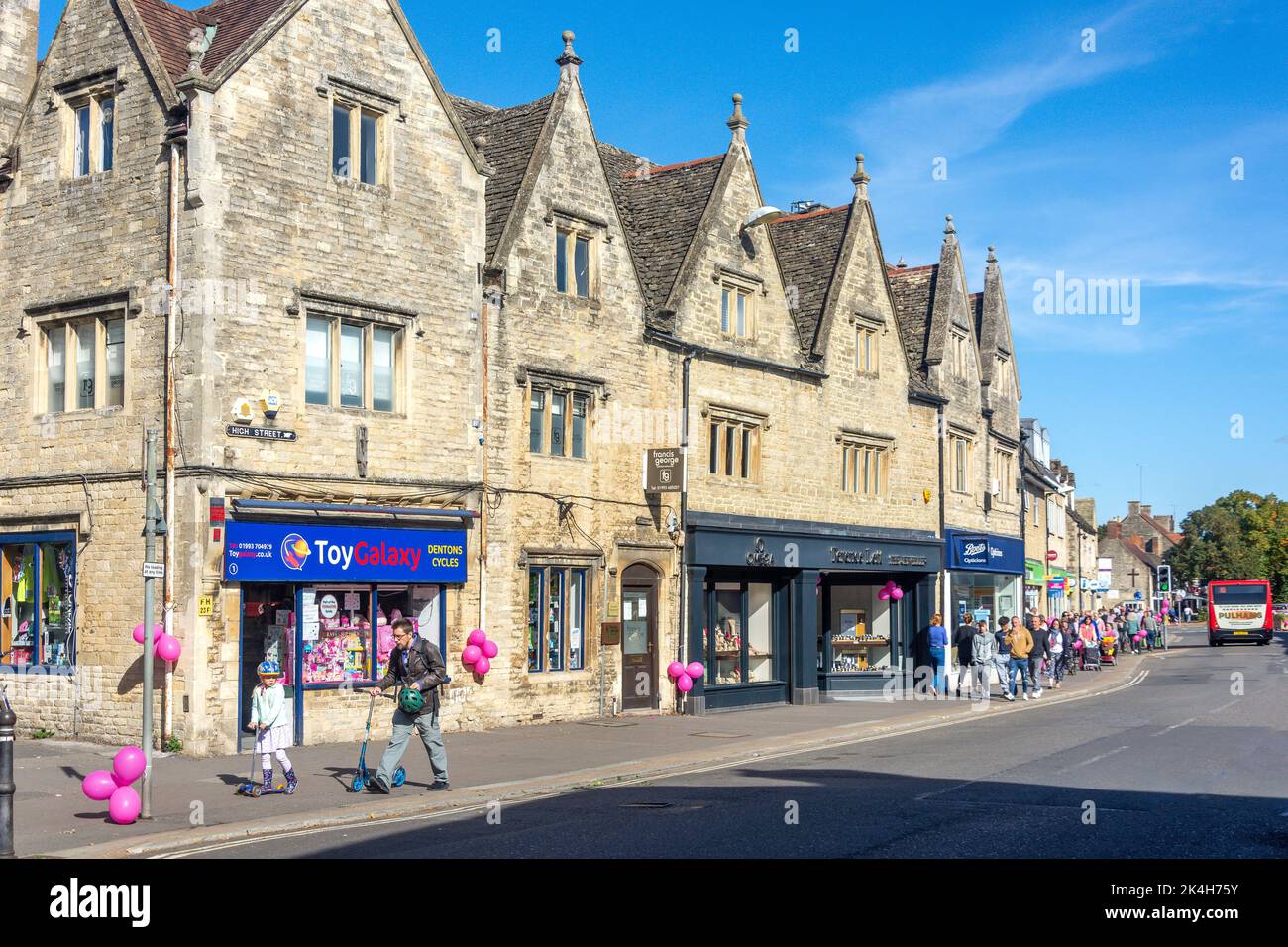 Witney High Street, Witney, Oxfordshire, England, United Kingdom Stock ...