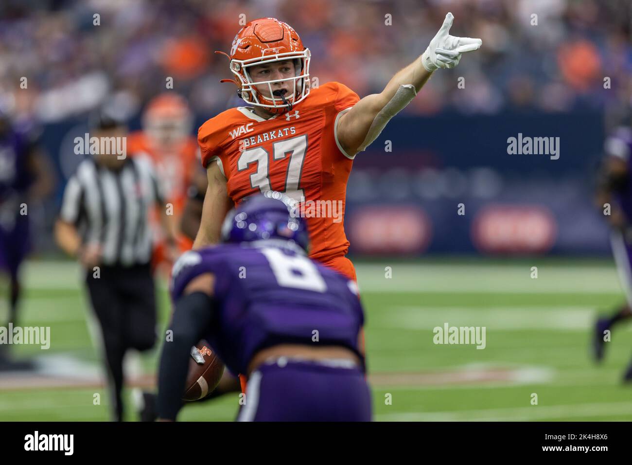 Catch signals hi-res stock photography and images - Alamy